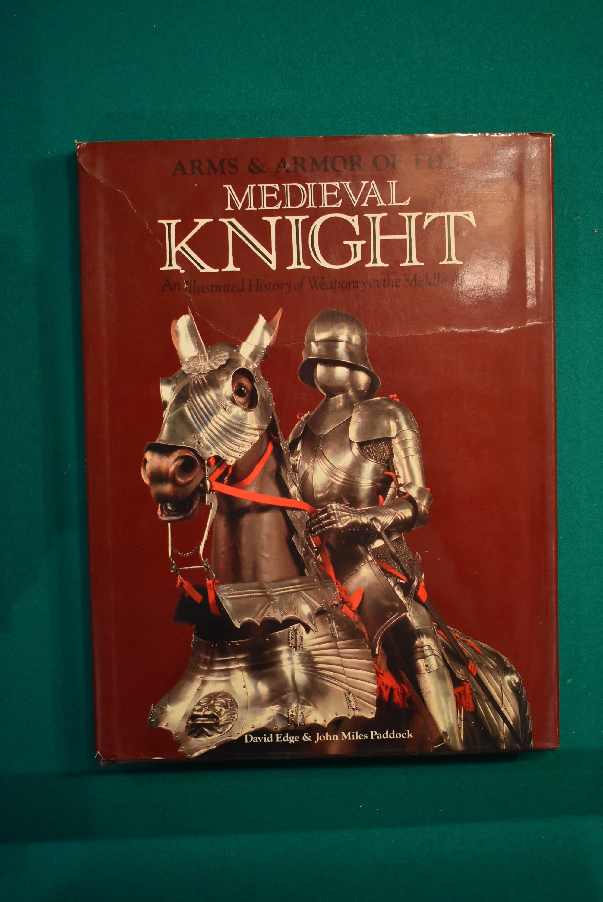 Arms & Armor of the Medieval Knight: An Illustrated History of Weaponr ...